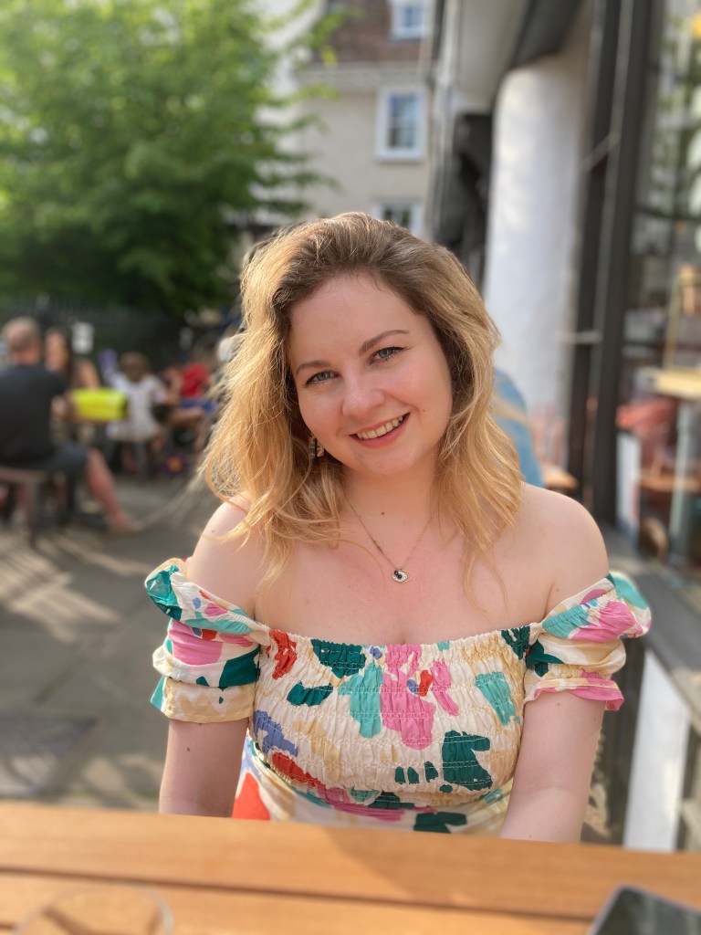 About Me – Rhiannon Shaw